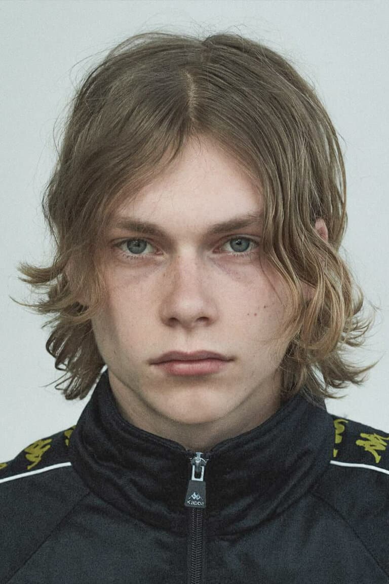 Middle Parting Hairstyles for Men: Perfecting the Curtains Trend
