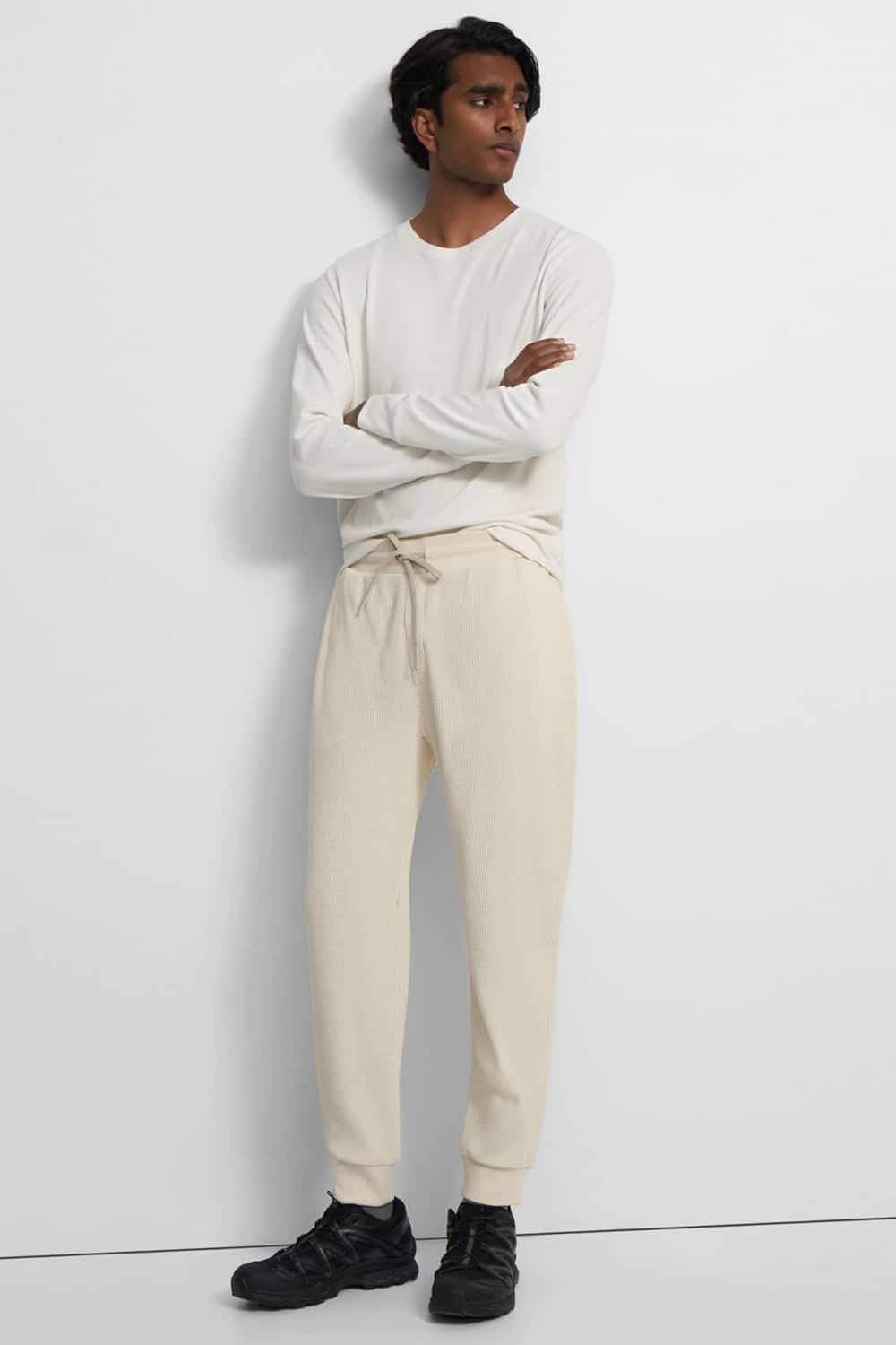How To Style Sweatpants: 8 Modern Ways To Wear Jogger Pants