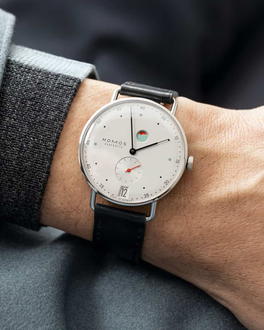 6 Minimalist Watch Brands For Super-Clean Timepieces