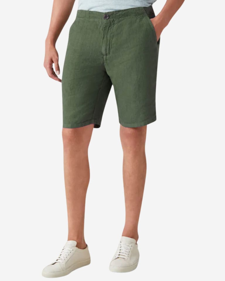Green Shorts Outfits: 24 Examples & Shirt Colours That Go Best