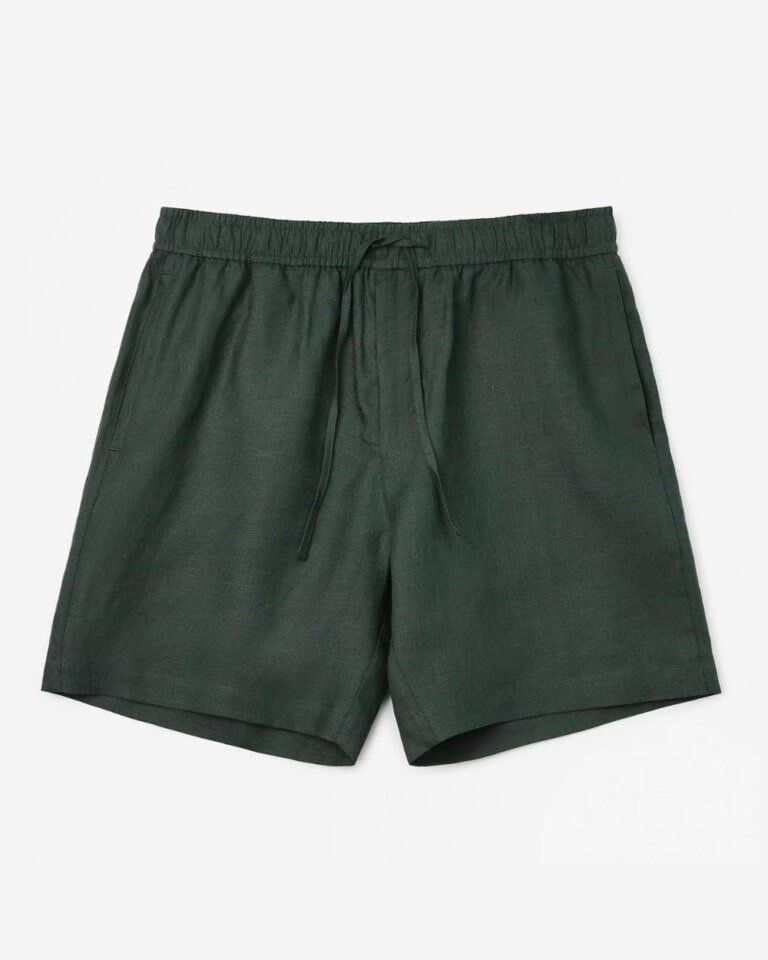 Green Shorts Outfits: 24 Examples & Shirt Colours That Go Best