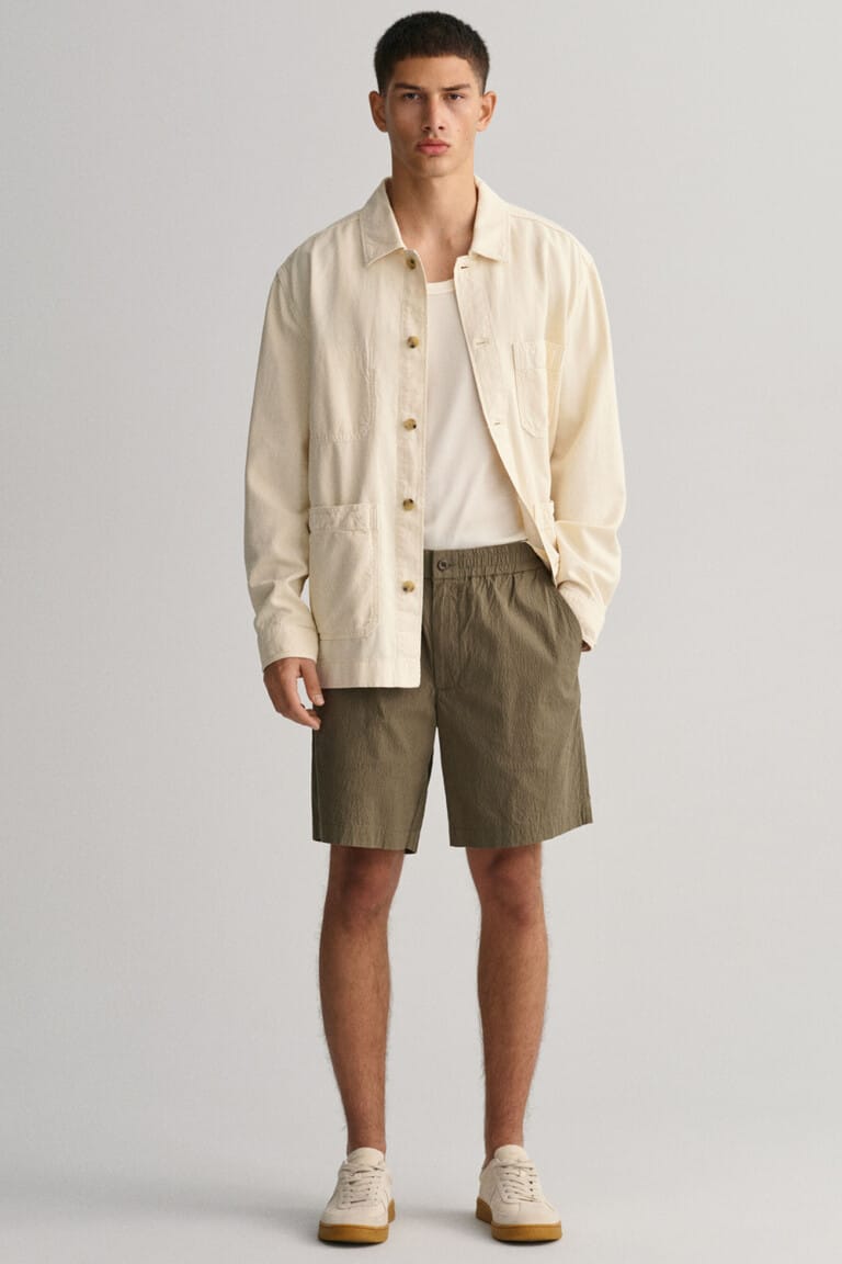 Green Shorts Outfits: 24 Examples & Shirt Colours That Go Best