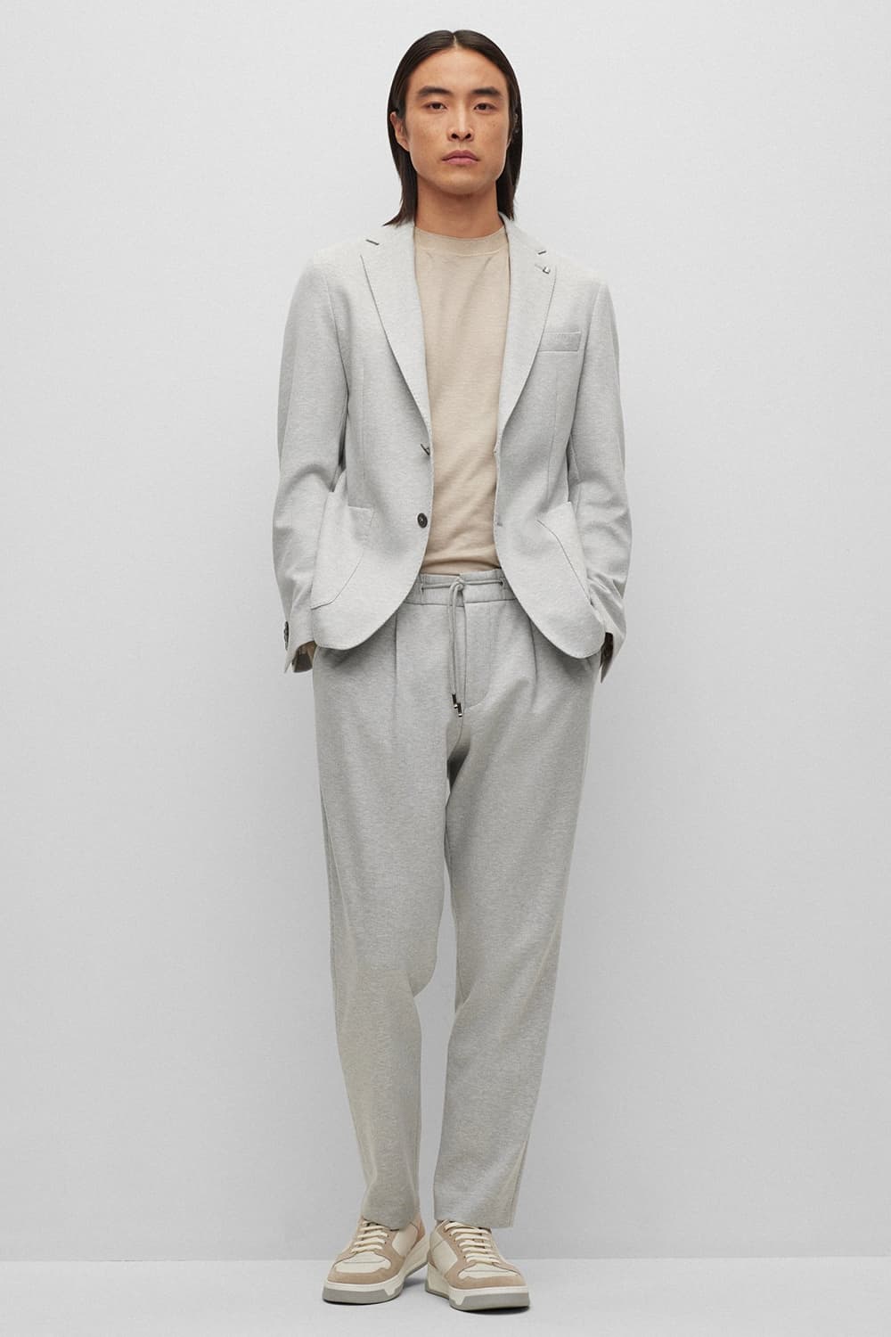 Suit With A T-Shirt: How To Get The Look Right In 2025 (15 Outfits)