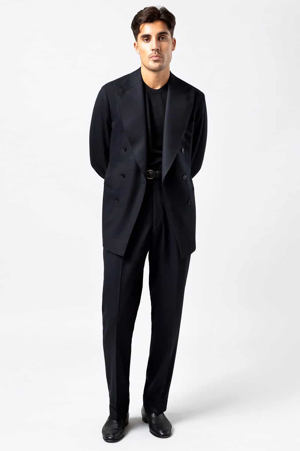 Suit With A T-Shirt: How To Get The Look Right In 2025 (15 Outfits)