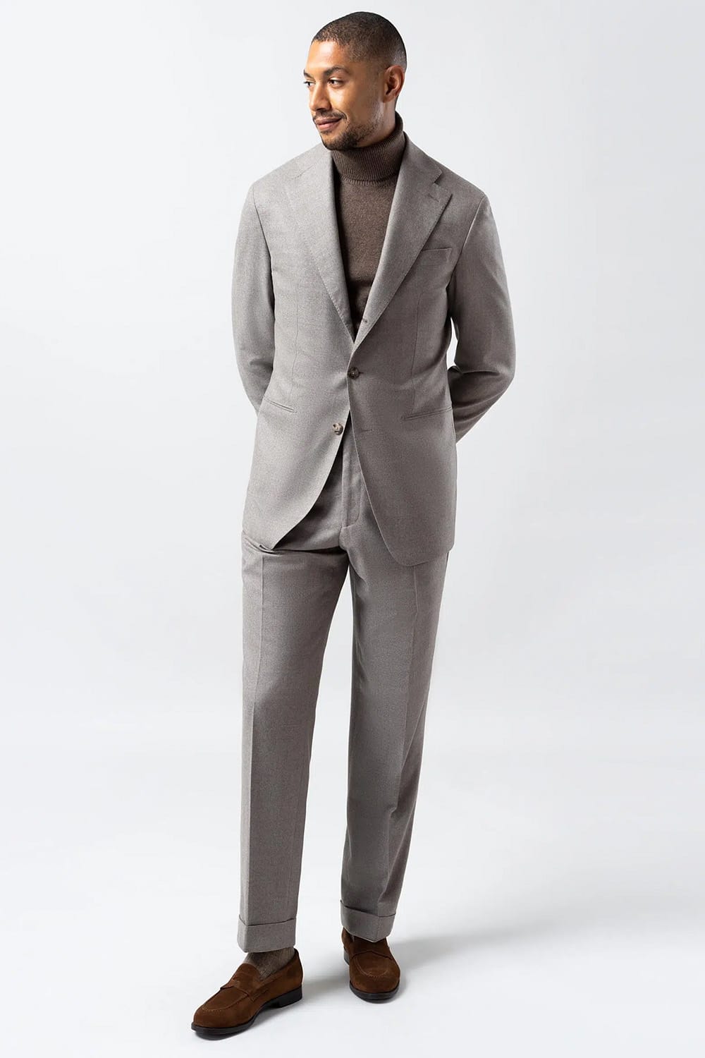 Suit With A Turtleneck: How To Get it Right In 2025 (19 Outfits)