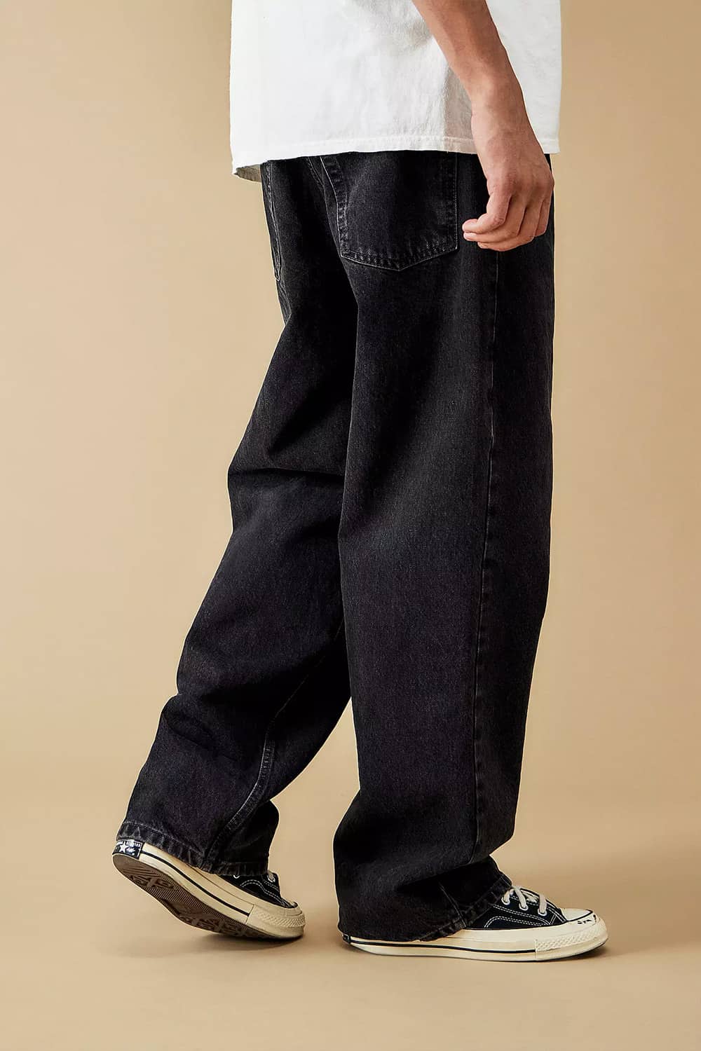 Baggy Jeans Outfits: 19 Cool Looks That Work In 2025